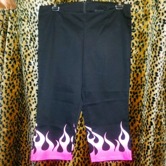 torrid | Pants & Jumpsuits | Vintage Torrid Hot Pink Flame Capri Pants ...